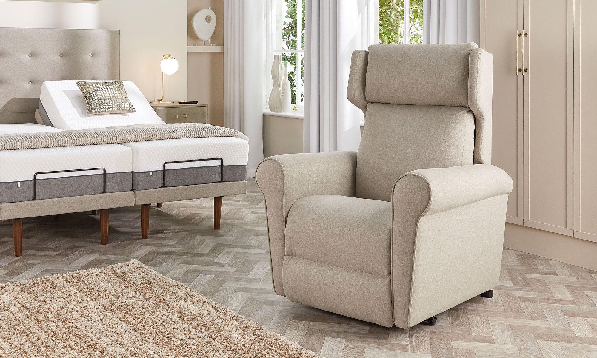 Opera® Vionna Riser Recliner Chair – Opera Beds